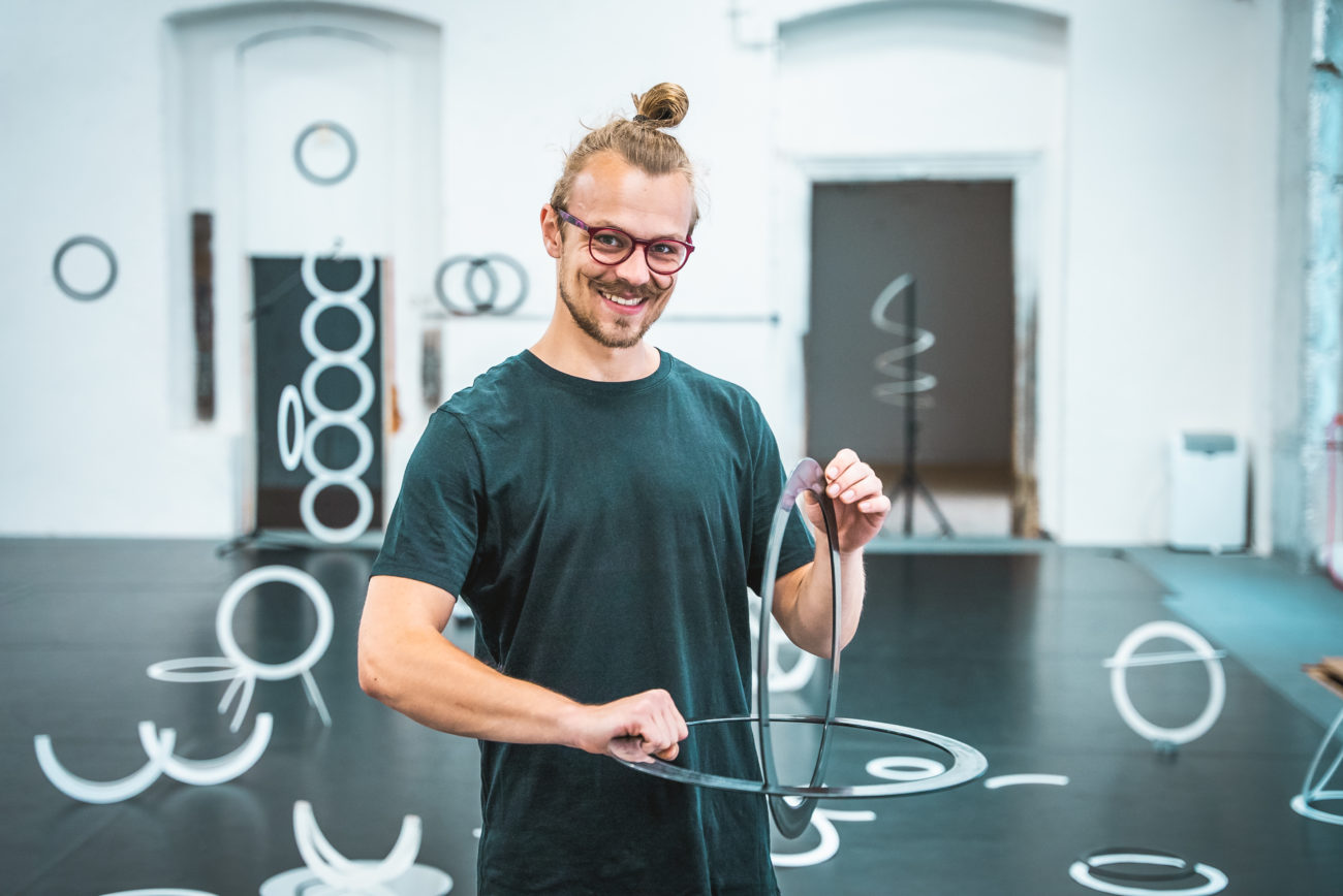Aleš Hrdlička - CIRQUEON